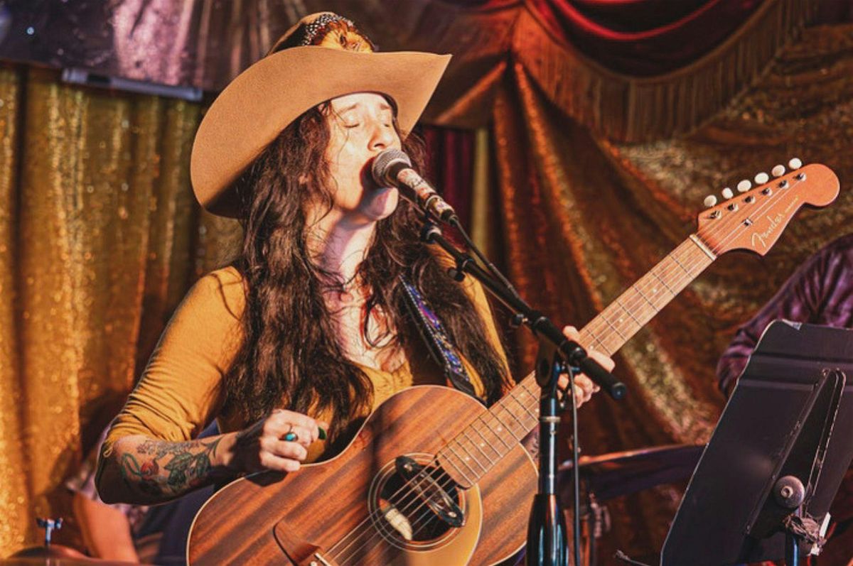 Lindsay Beaver | Lone Star Court & Water Trough | Domain Dr , TX, Lone ...