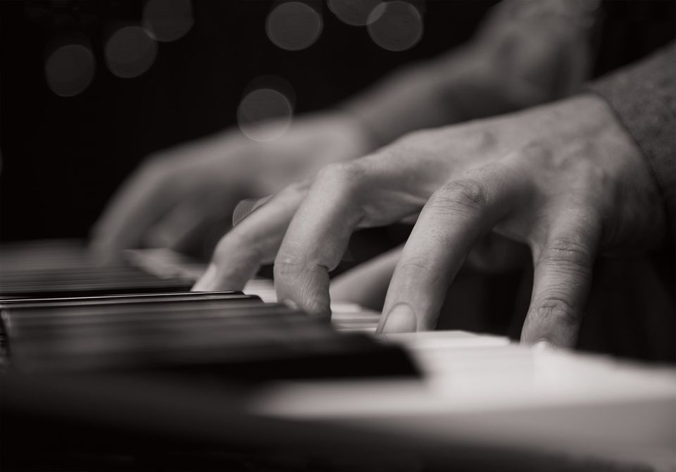 Live Music from Thomas Linsk, Sullivan's Steakhouse (Naperville), 18 ...