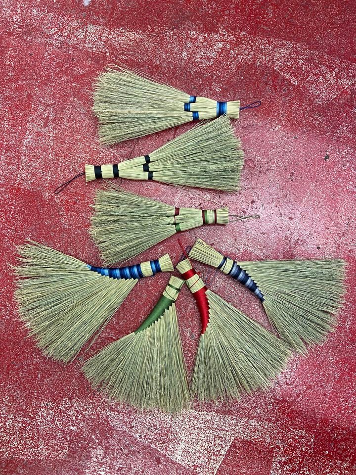 Whisk Broom Class, Silver River Center for Chair Caning, Asheville, 1 ...