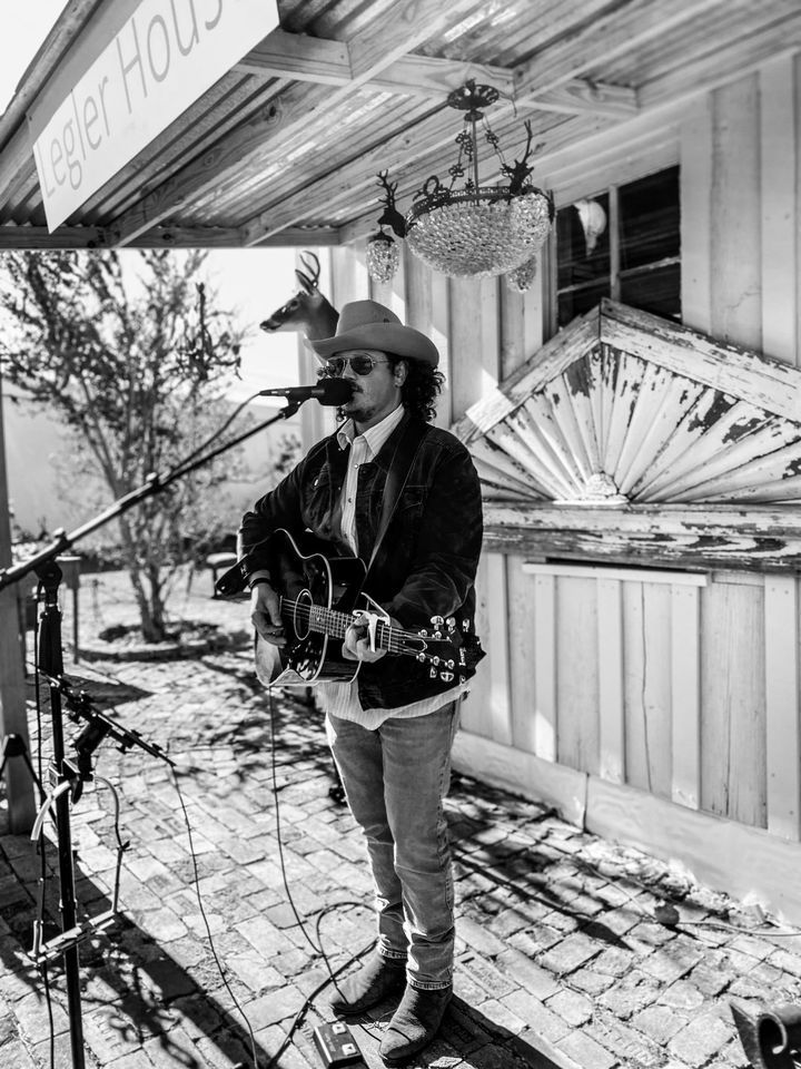 Derrick McLendon LIVE at Ralph & Kacoo’s, Ralph & Kacoo's - Lufkin ...