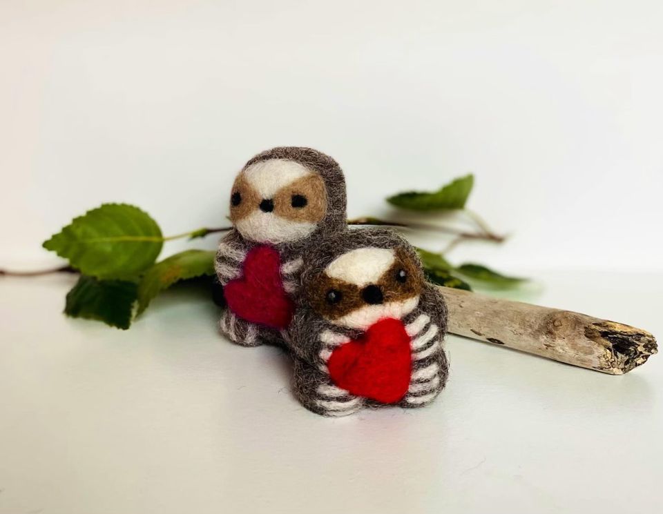 Fully booked It’s Valentines - felt your own sloth with a heart , Jean ...