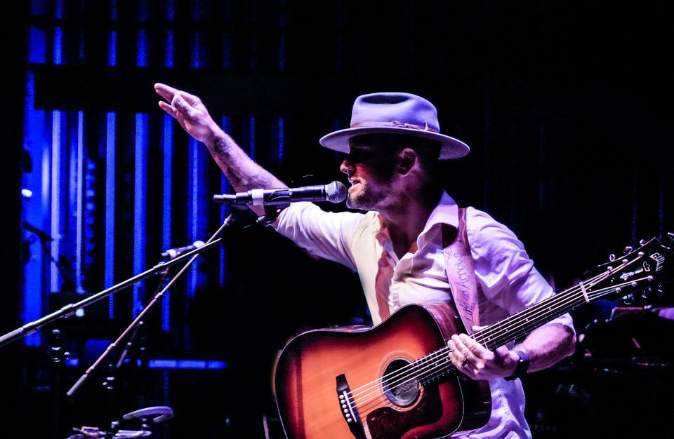 Aaron Reed(of The Brothers Reed) at Dos Mariposas, Dos Mariposas ...