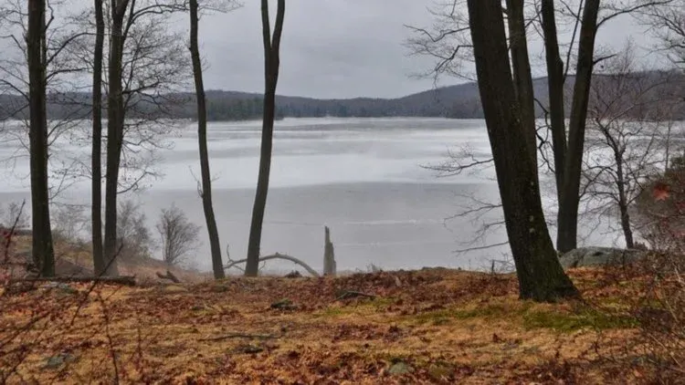 Harriman - Fingerboard & Island Pond Mountains from Lake Tiorati (6 ...
