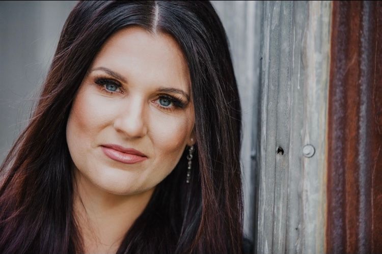 Liz Moriondo Live at the Red Lodge Songwriter Festival, Red Lodge ...