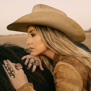 Lainey Wilson, Drake Milligan in The Woodlands, The Cynthia Woods ...