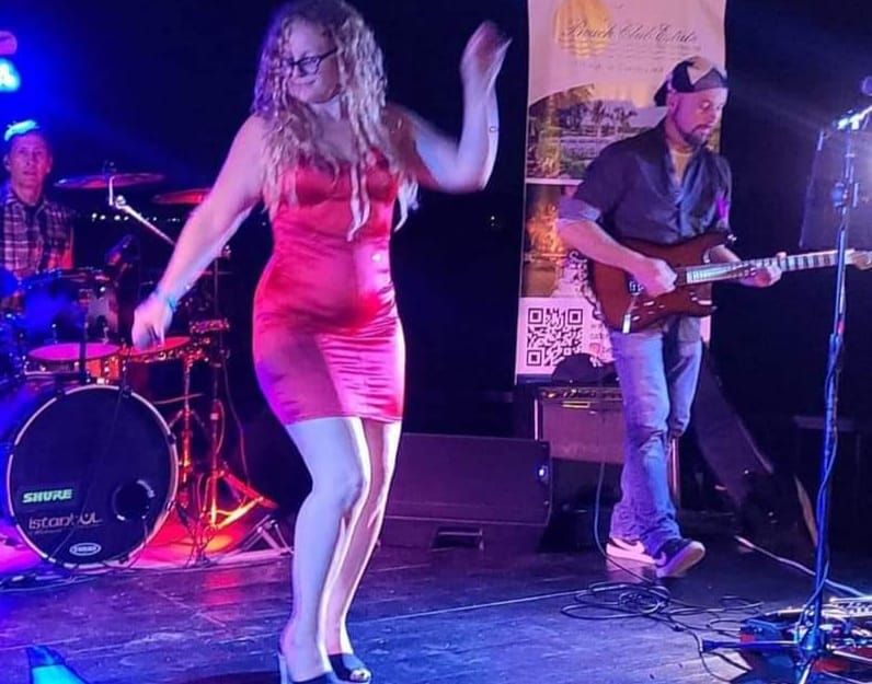 Lisa Polizzi band Sea Breeze Holiday Party, The Sea Breeze, Dungarvan ...