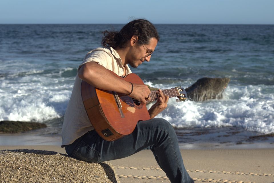 Brian Castillo LIVE at Wolfden, Wolfden Brewing, Itasca, December 10 ...